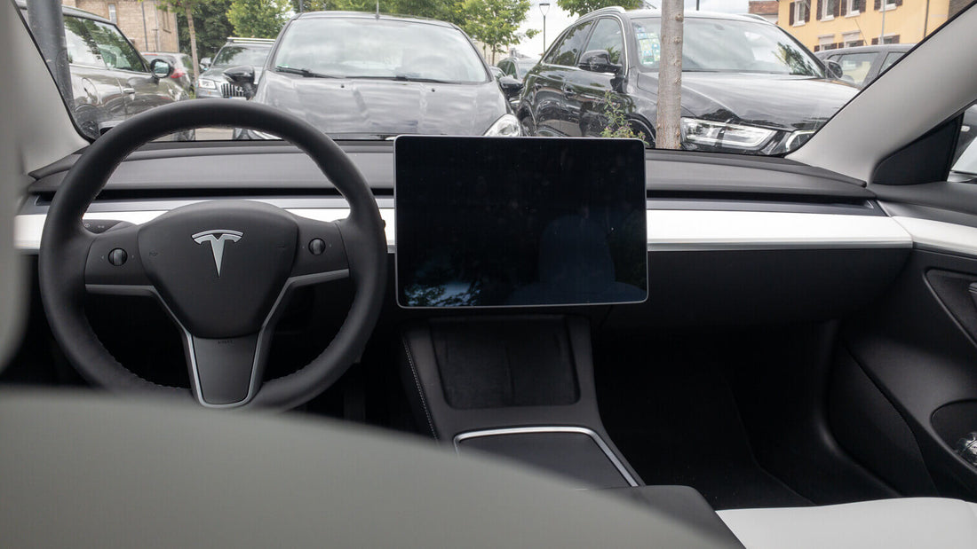 Tesla Model 3 screen black: problem and solution