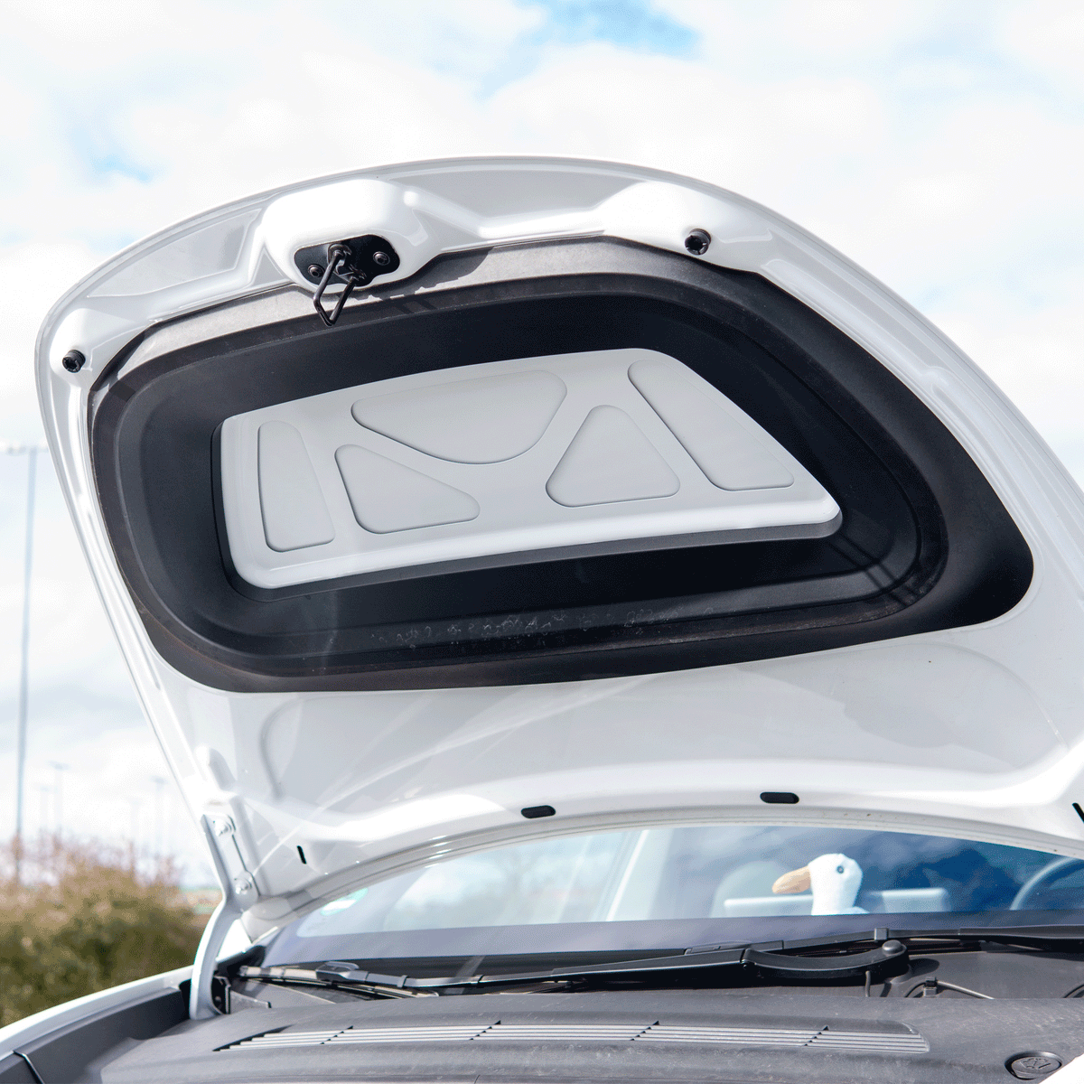 Tesla Model Y: Frunk insulation